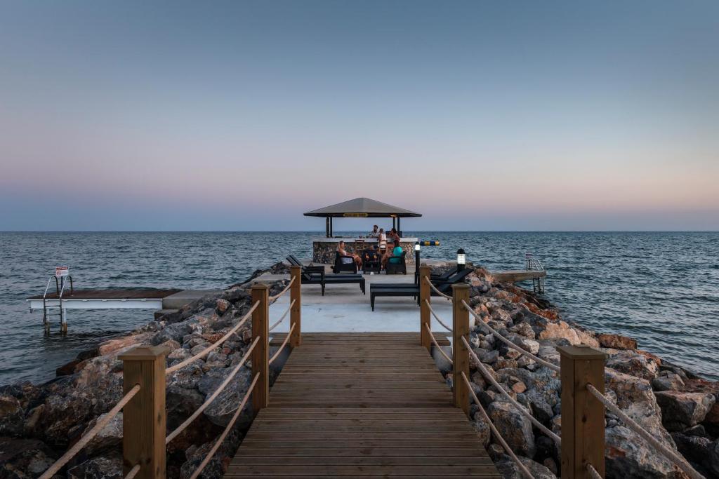 About us - Thalassa Beach Resort